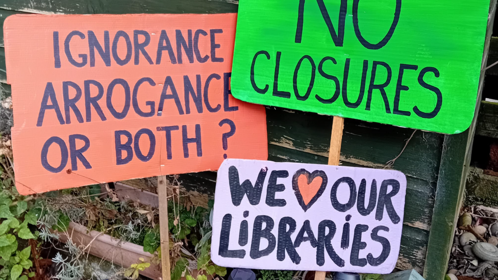 Councils halt plans to close libraries - BBC News