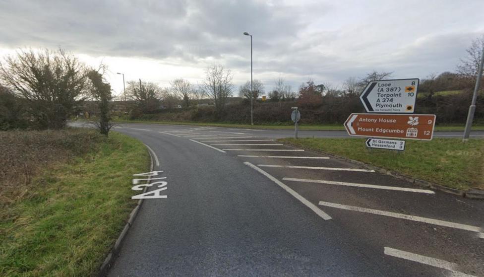 Car fire closes road in Trerulefoot - BBC News