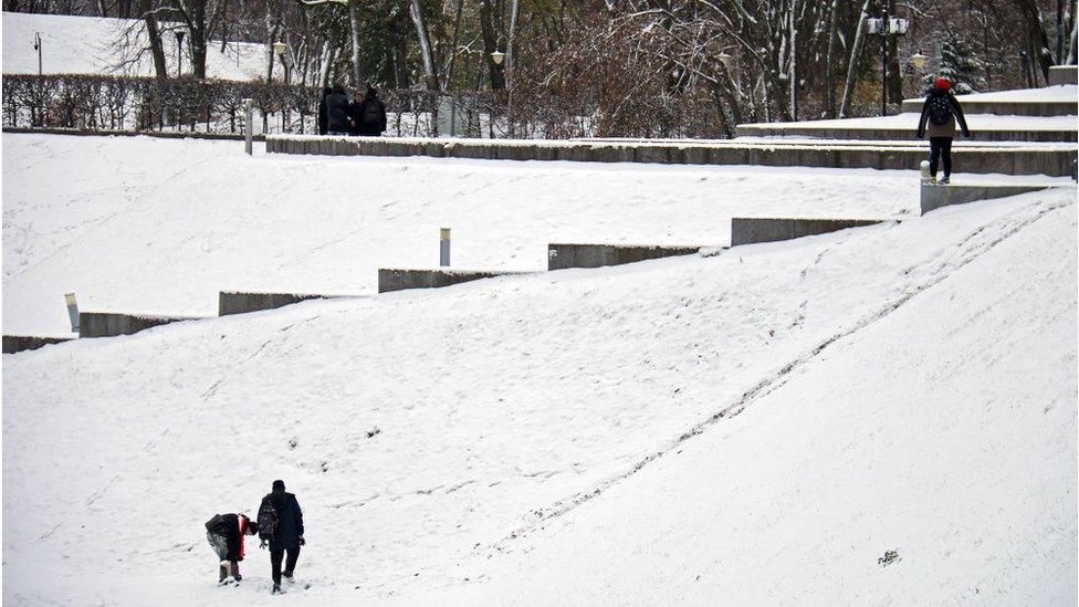 Snowy scenes and freezing temperatures across UK and Europe - BBC Newsround
