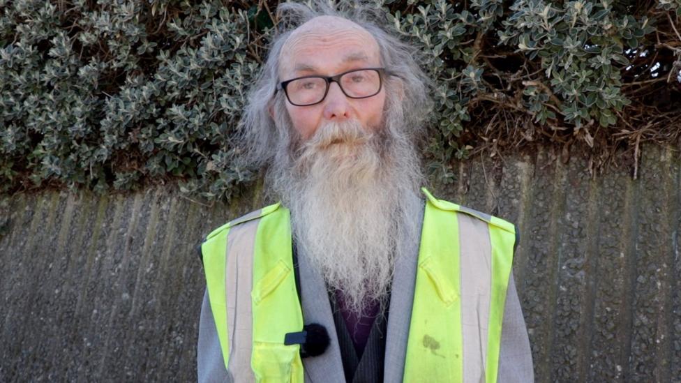 Hartlepool 'bird man' Brian Wilkins in court for feeding pigeons - BBC News