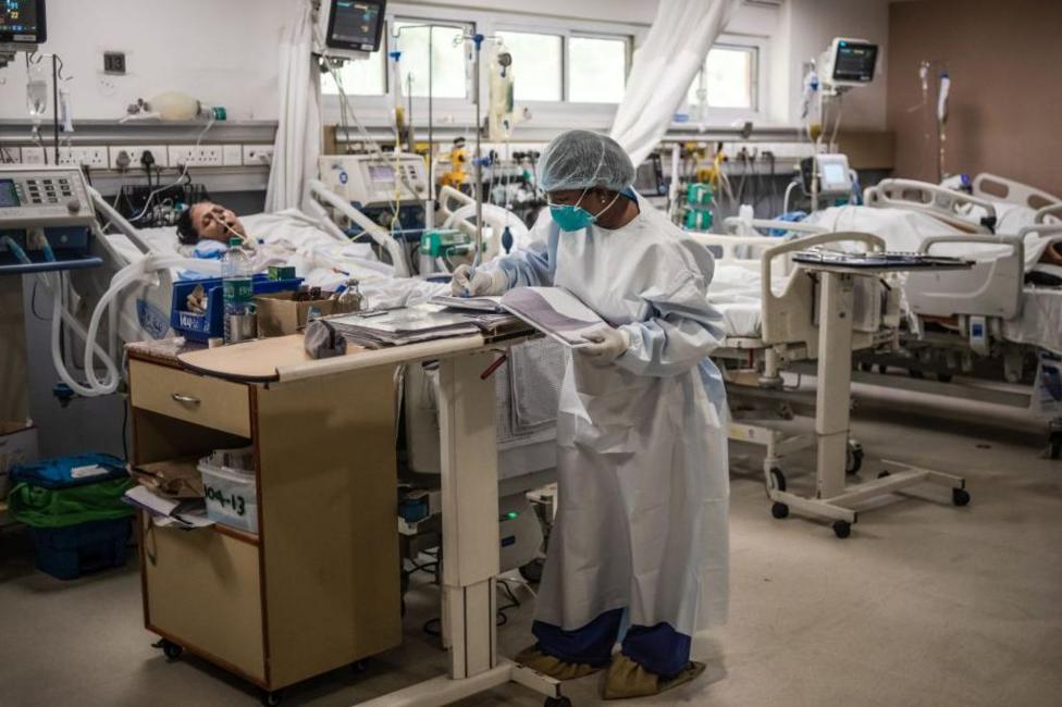 Superbugs thrive as access to antibiotics fails in India - BBC News