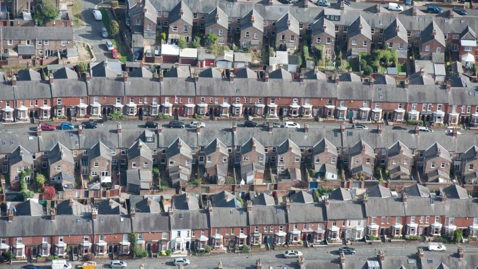 Life expectancy gap growing in York, council health report says - BBC News