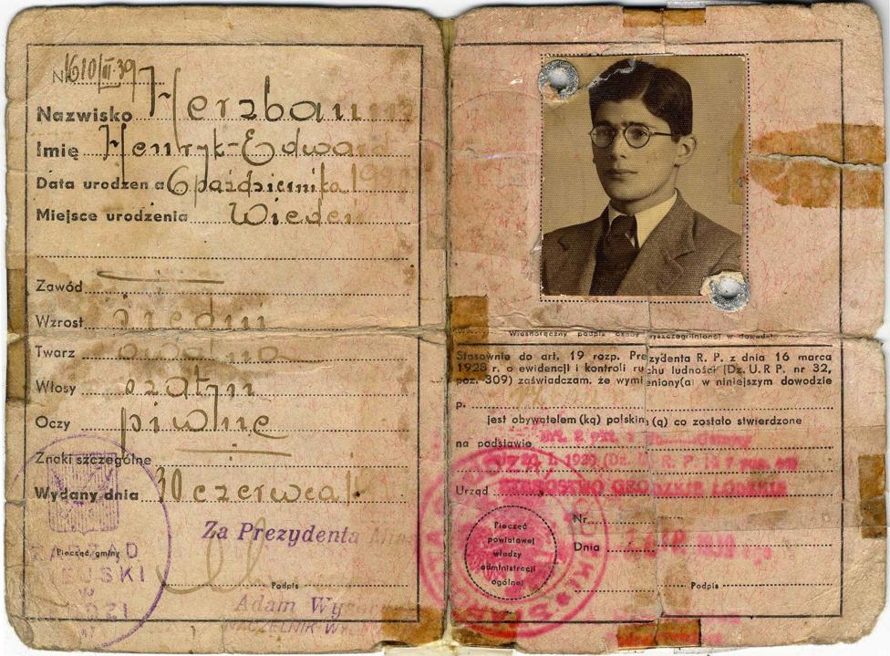 The house that Edek built - and the secret suitcase kept inside - BBC News