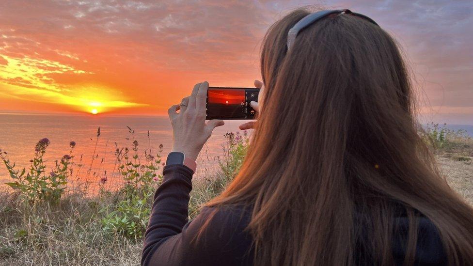 Summer Solstice 2022: Sunrise welcomed on longest day - BBC News