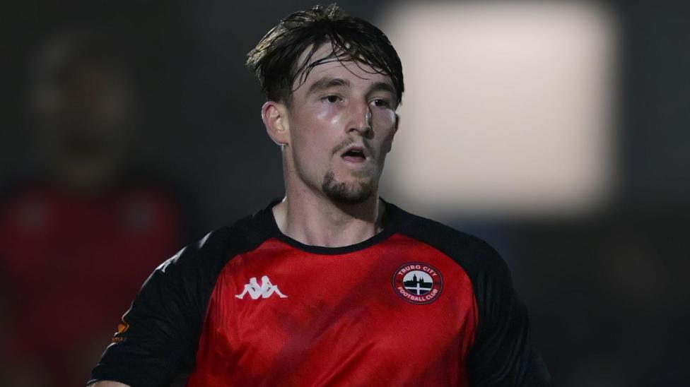Tyler Love-Holmes: Truro City full-back signs new deal - BBC Sport