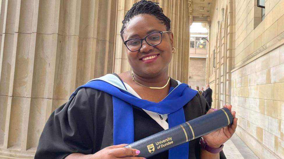 Fortune Gomo: Murder inquiry after death of scientist in Dundee - BBC News