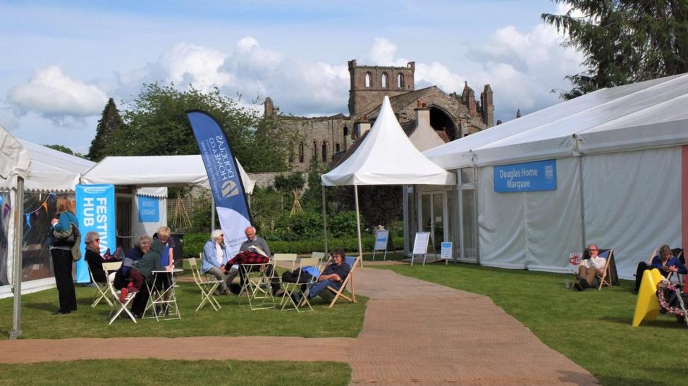 Borders Book Festival plans return to traditional Melrose venue - BBC News