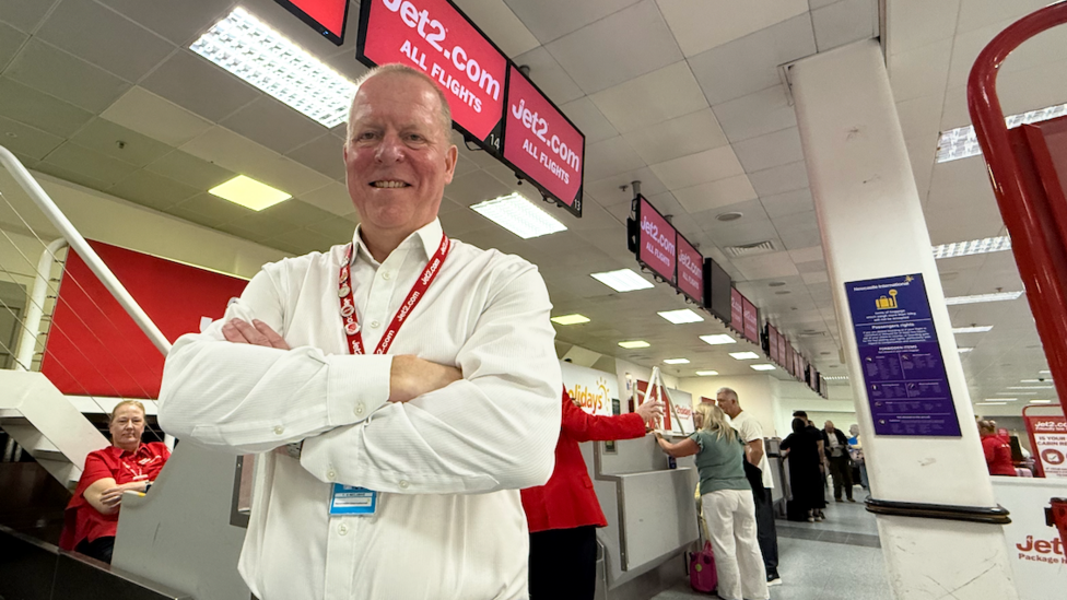 First crew recall Jet2 arrival in Newcastle in 2005 - BBC News