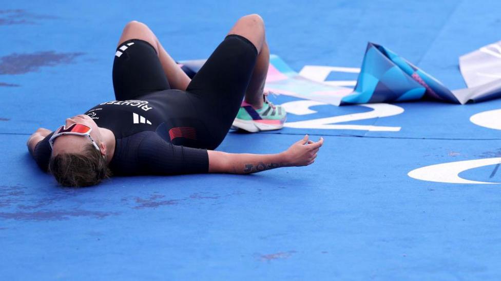 Paris 2024 Paralympics: GB's Ellis and Richter storm to triathlon gold ...
