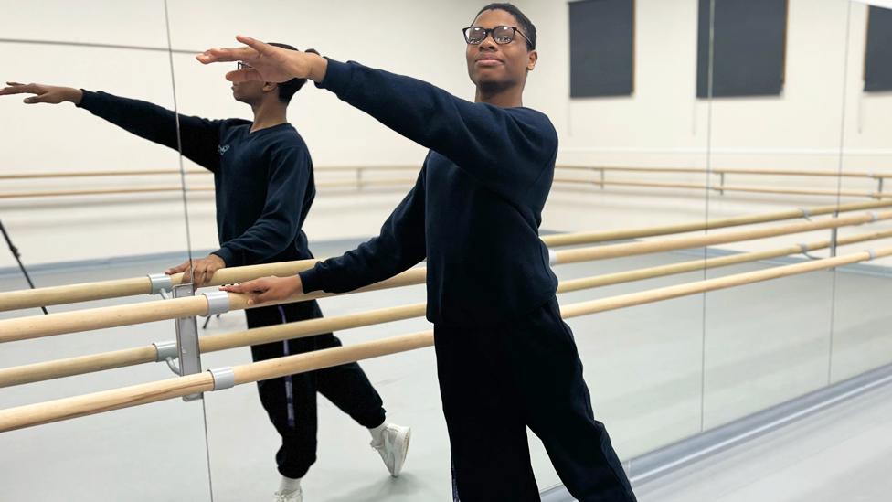 Nigeria’s viral ballet boy: From Lagos to elite dance school - BBC News