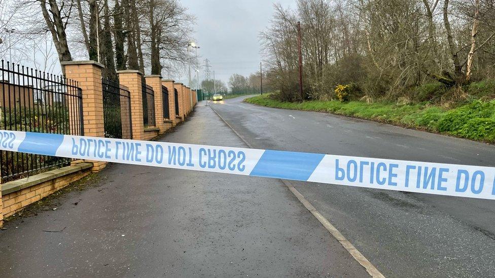 Londonderry: Corrody Road alert expected to continue overnight - BBC News