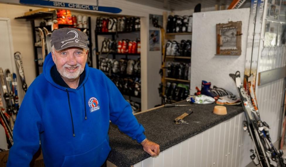 Carlisle Snow Sports Club film celebrates 50th anniversary - BBC News