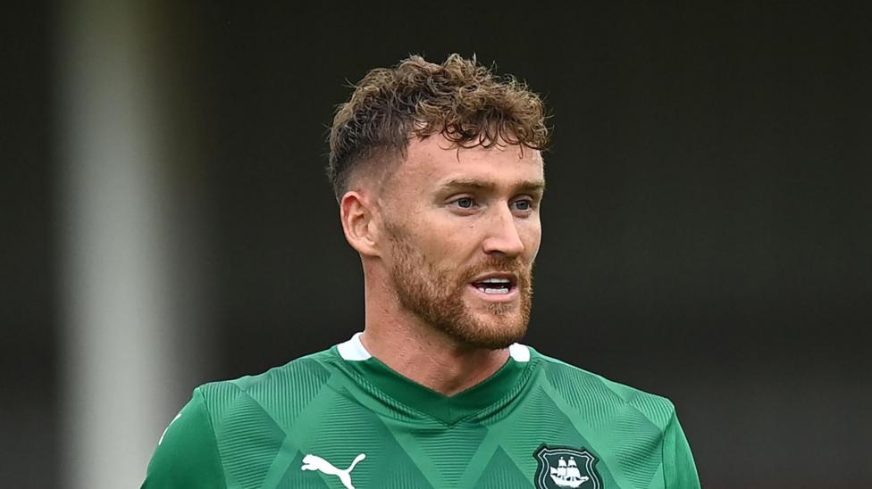 Dan Scarr: Plymouth Argyle defender joins Wrexham - BBC Sport