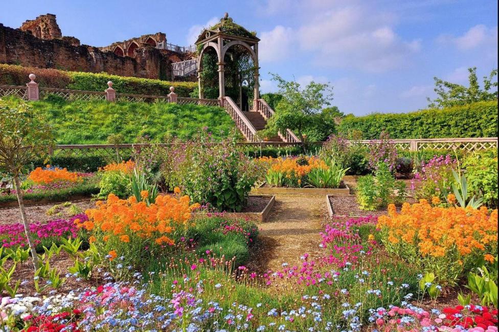 Your pictures across the West Midlands - BBC News