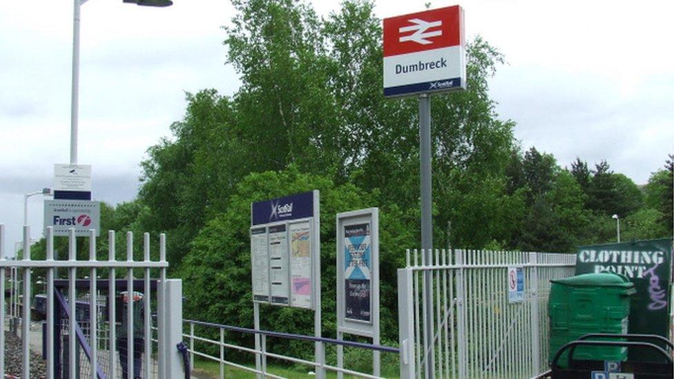 Woman head-butted in racist attack on Glasgow to Paisley train - BBC News