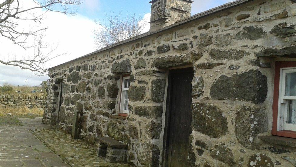 Cwis: Cartref pwy? - BBC Cymru Fyw