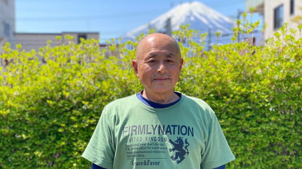 Mount Fuji: Japan blocks iconic view to deter tourists - BBC News
