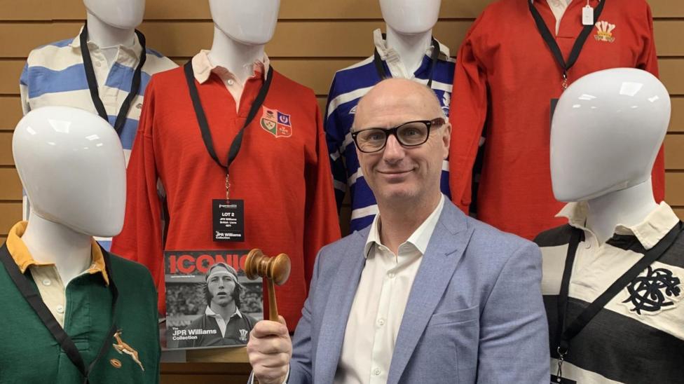 Wales rugby: Iconic 1973 JPR Williams rugby shirt sells for £27k - BBC News
