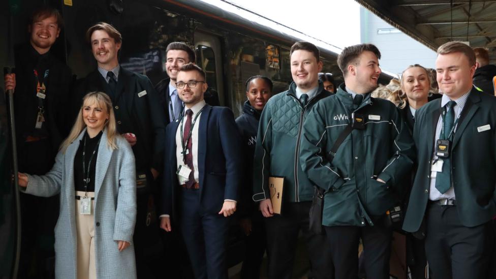 GWR apprentices take over train route to Exeter - BBC News