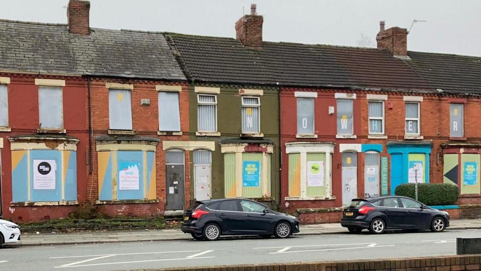Row over derelict houses in Anfield's shadow - BBC News