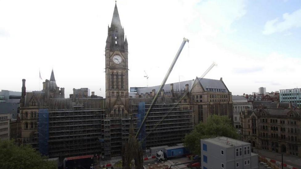 Manchester Town Hall £325m restoration reaches halfway point - BBC News