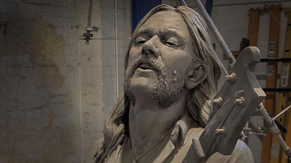 Lemmy was a personal hero to me, says Stoke-on-Trent sculptor - BBC News