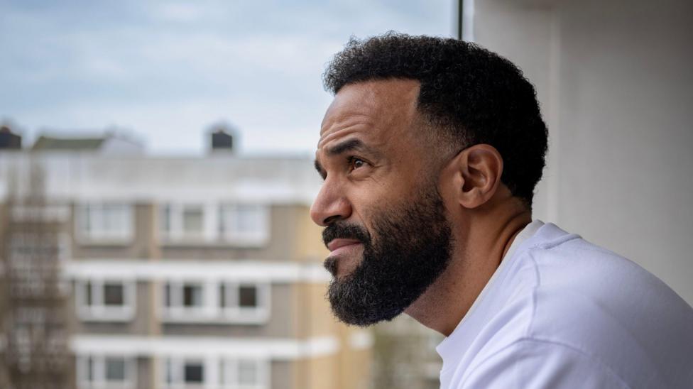 Craig David makes social housing plea at former Southampton home - BBC News