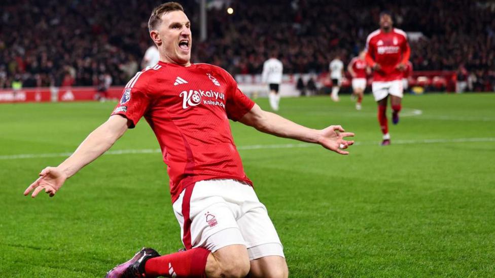 Chris Wood: Nottingham Forest striker signs extension until 2027 - BBC ...