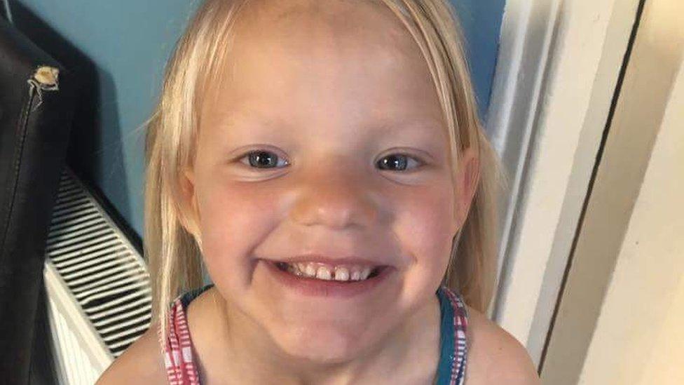 Tributes to Looe car crash death girl Maisie Duncan - BBC News