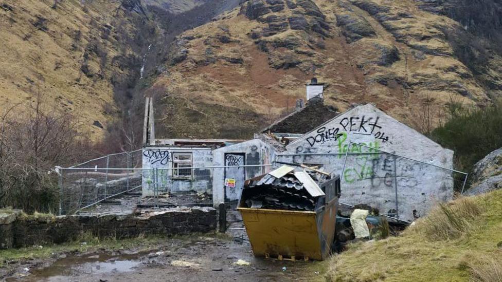 Demolition begins at Jimmy Savile cottage in Glen Coe - BBC News