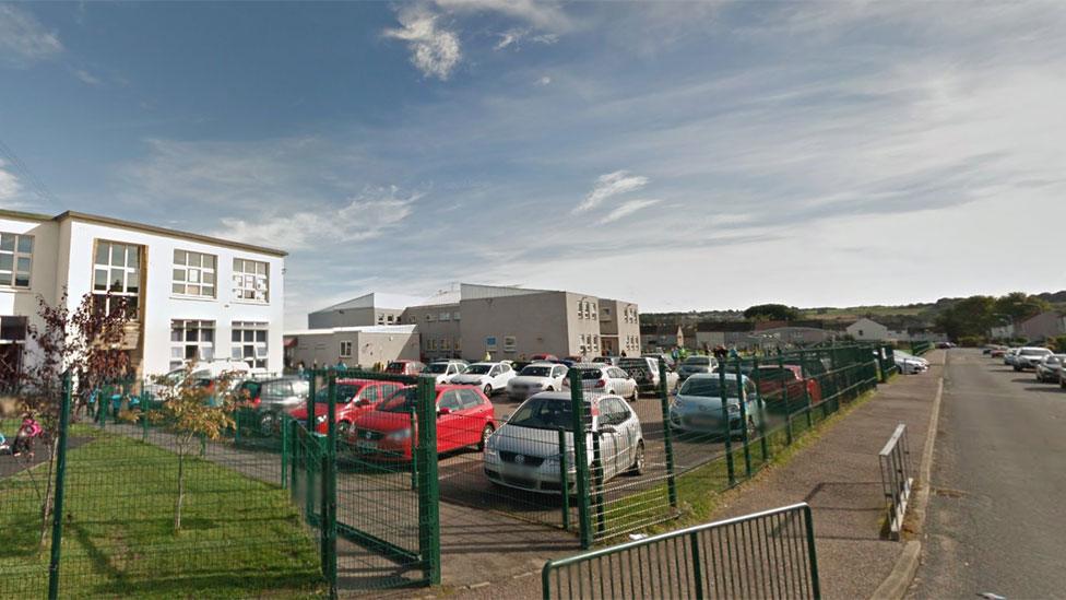 More than 20 drivers stopped for speeding at school - BBC News