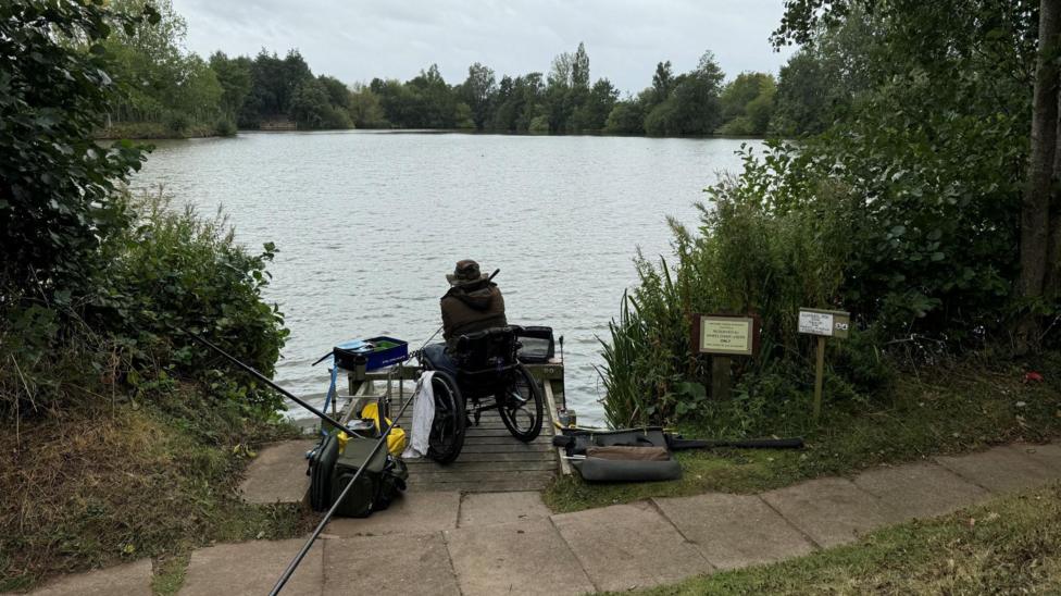 Ryton-on-Dunsmore fishing brings mental health benefits - BBC News
