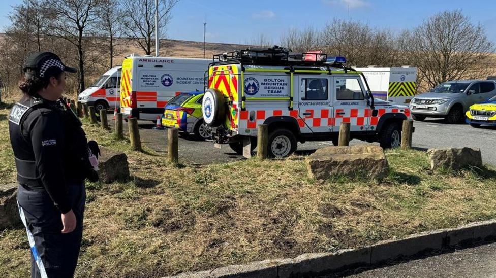 Search called off for Bury walker, 80, missing in Lancashire - BBC News
