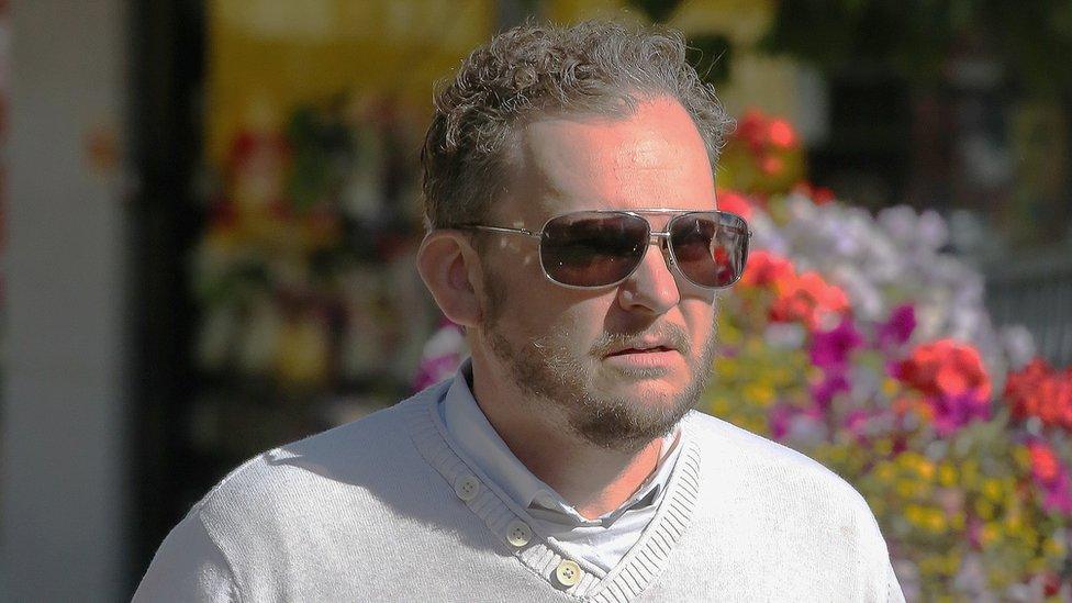 Hemel Hempstead PCSO on trial over 'sexual' messages to women - BBC News