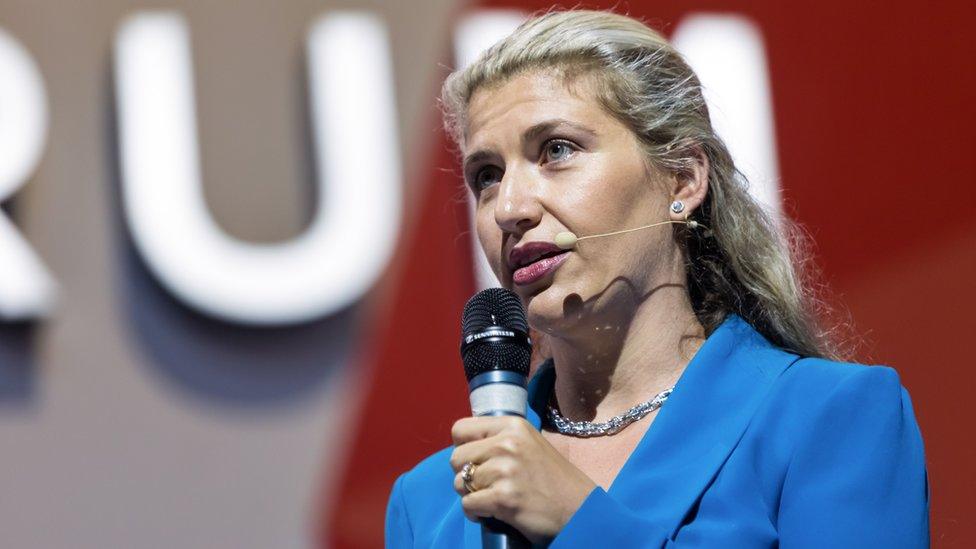 The 'next Einstein'? She's from Africa - BBC News