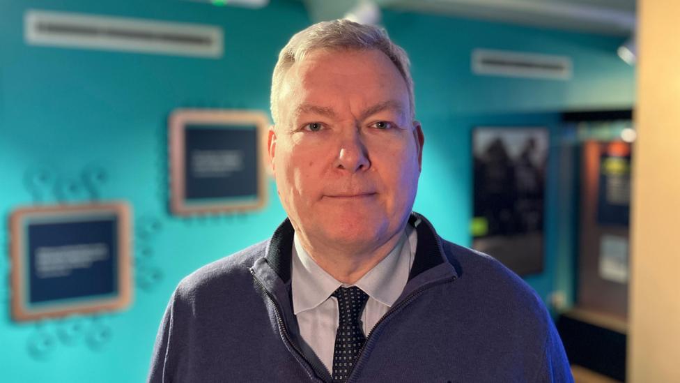 Bletchley Park exhibition explores World War Two origins of AI - BBC News