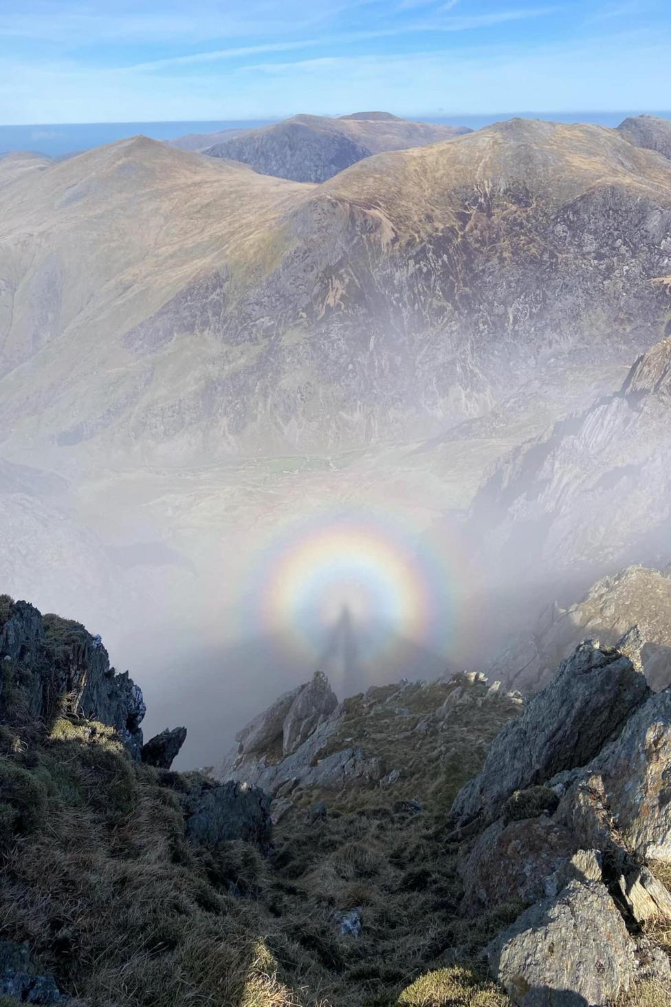 Woman sees 'own ghost' in Eryri Brocken spectre illusion - BBC News
