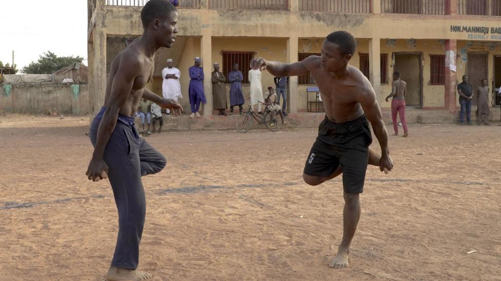 Langa: The one-legged traditional hopping sport of West Africa - BBC Sport