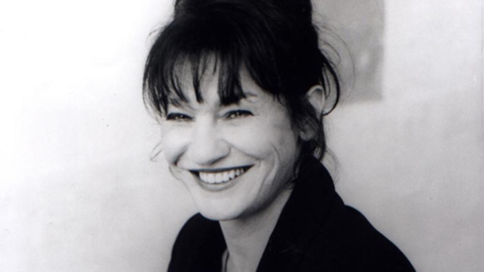 Angus, Thongs author Louise Rennison dies - BBC News