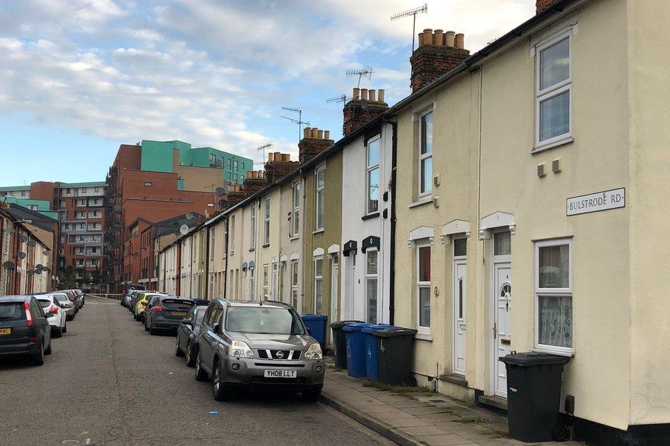 Ipswich baby death: Woman arrested as police called to house - BBC News