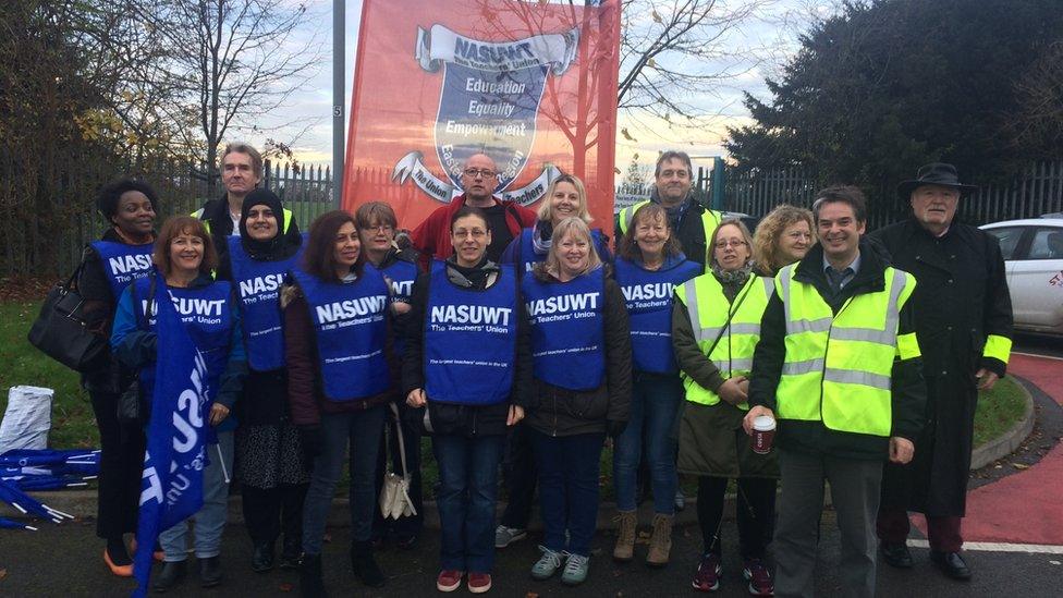 Luton teachers on strike for sixth day - BBC News