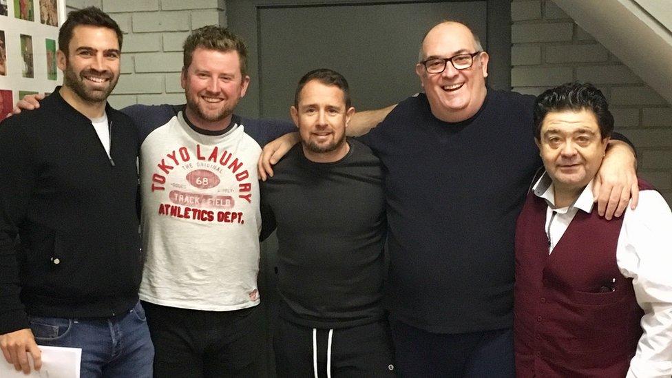 Oes yna yrfa ddisglair arall o flaen Shane Williams? - BBC Cymru Fyw