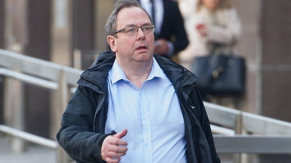 Consultant tried to meet '14-year-old girl' for sex - BBC News