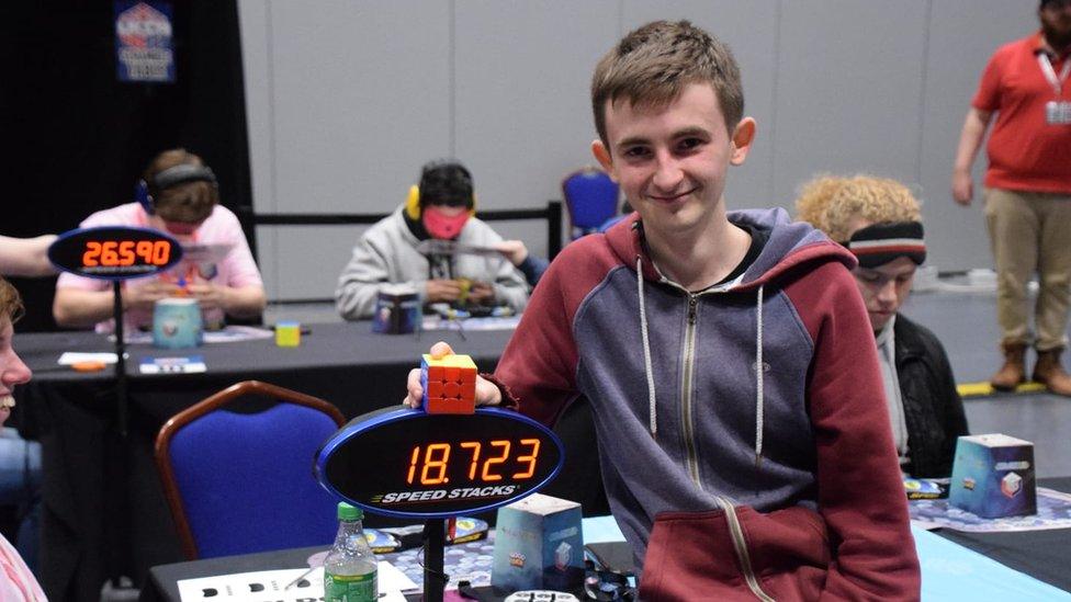 Portsmouth man Ben Stokes sets Rubik's Cube record - BBC News