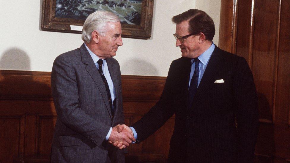 Peter Barry: Former Irish deputy prime minister dies - BBC News