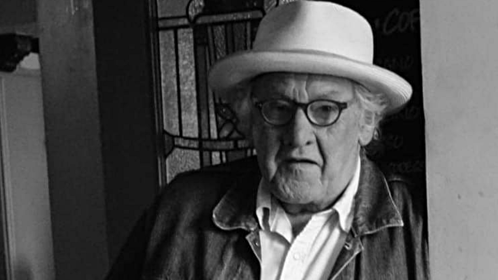 Swansea: Tributes after Twin Town co-writer Paul Durden dies - BBC News