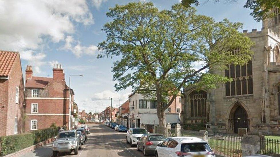 Retford: Arrests after teenager left with fractured skull - BBC News