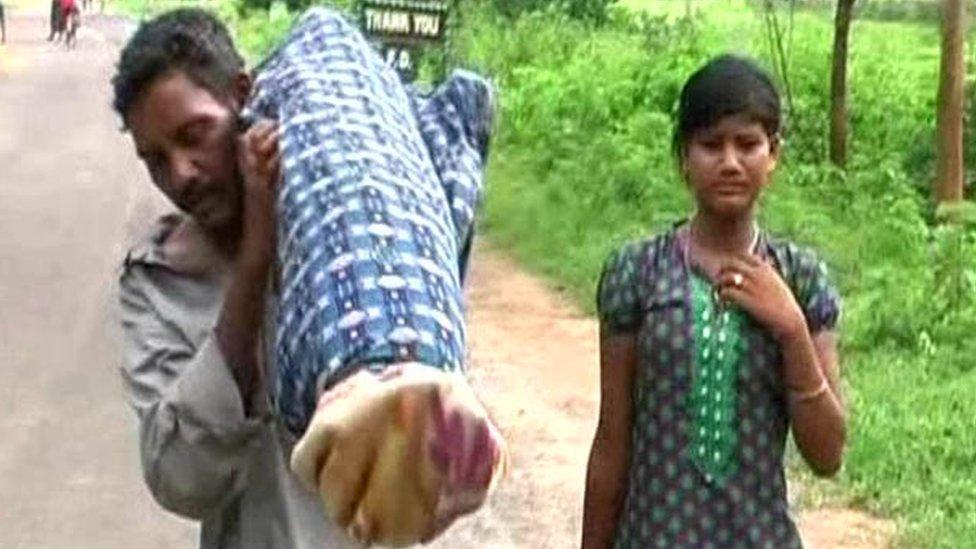 Indian man carries dead wife's body for 12km - BBC News