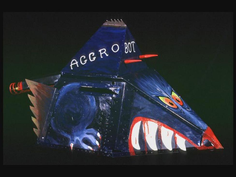 Robot Wars is returning to to BBC Two for six episodes - BBC News