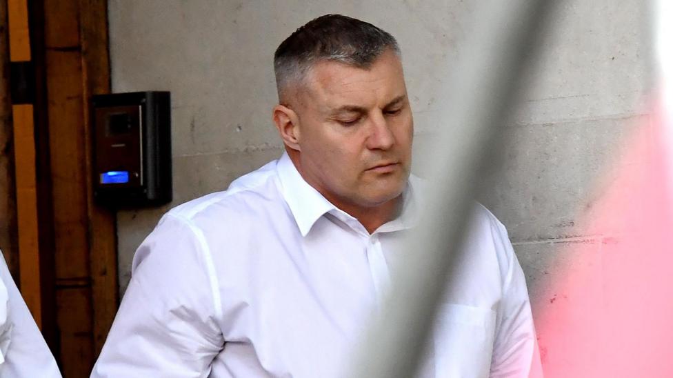 Dyn wnaeth dagu ei bartner ar ôl noson allan yn euog o lofruddiaeth ...